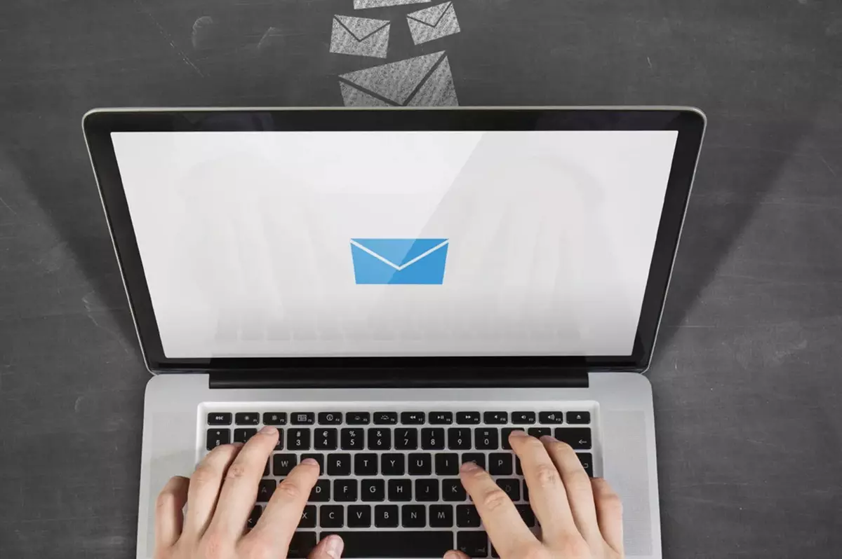 7 Email Mistakes to Avoid at Work | Square