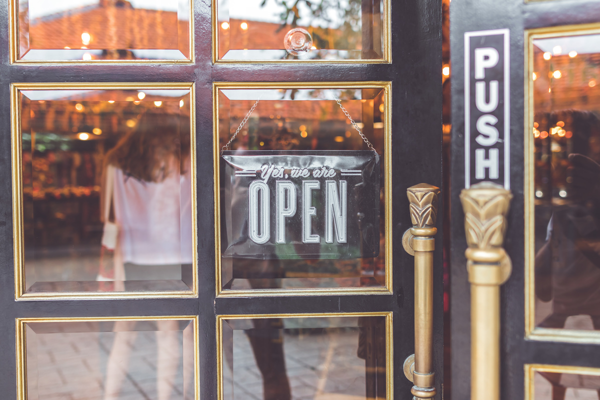 5 Ways Projection is Changing the Retail Experience - Epson